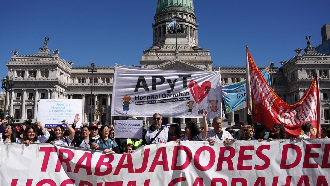 Por el veto de Milei, trabajadores del Hospital Garrahan anunciaron un ...